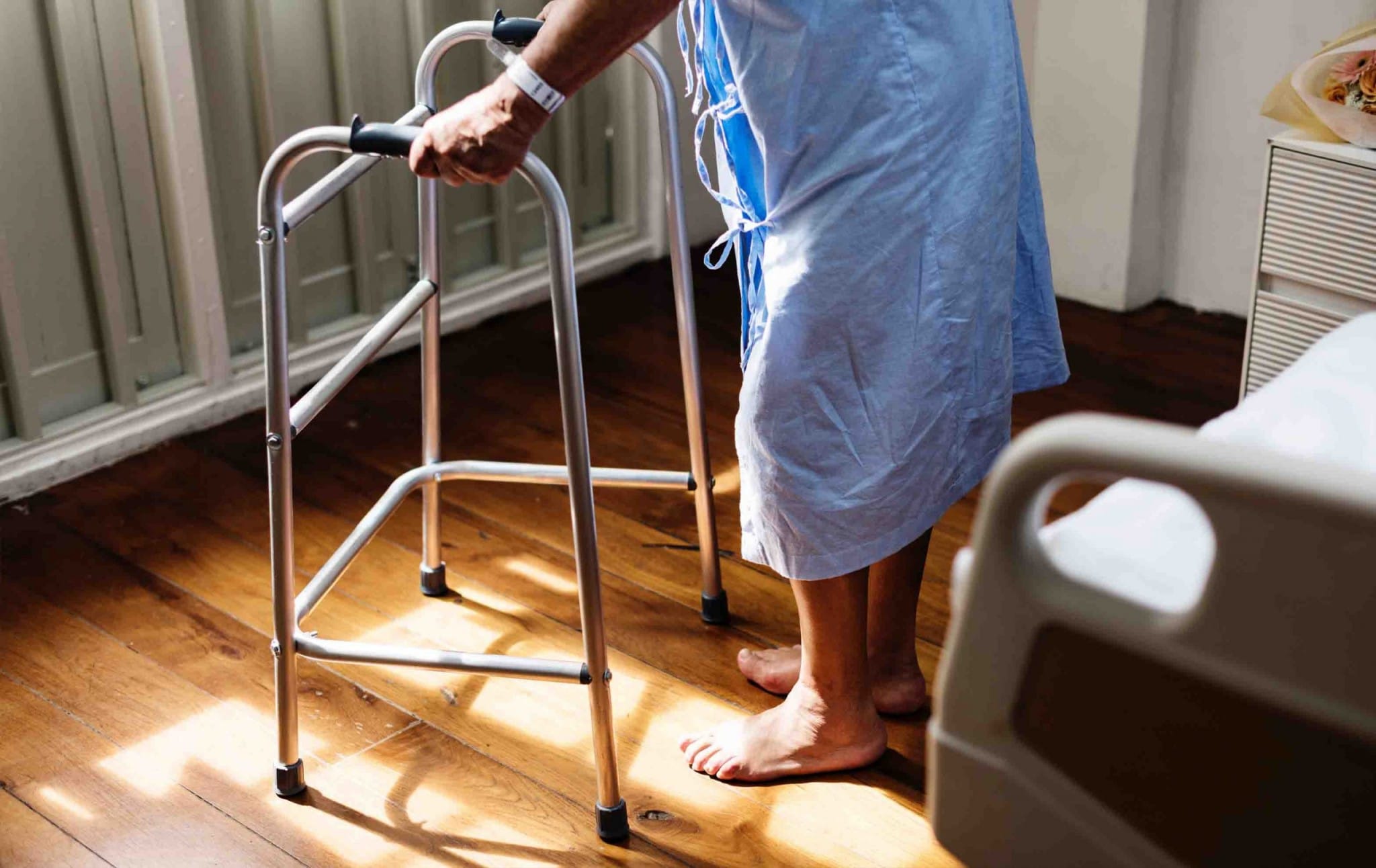 Funciones de un celador en 2025 - 2026: la cara humana del hospital