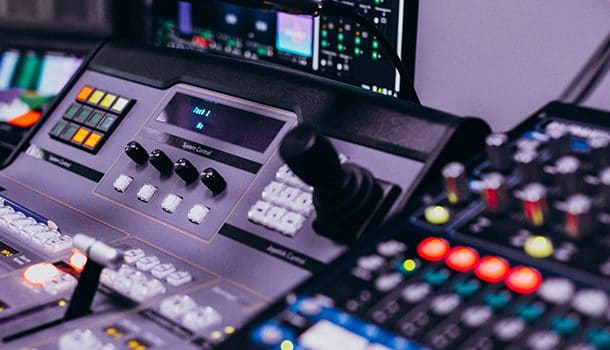 ¿Cómo influye la música en los medios de comunicación? - Campus Training