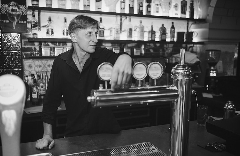 Explora la historia del Barman y cómo evolucionó la profesión | Campus ...