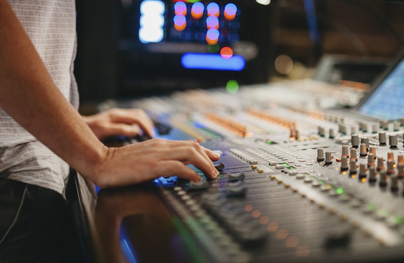 La mesa para producción musical: una herramienta indispensable | Campus ...